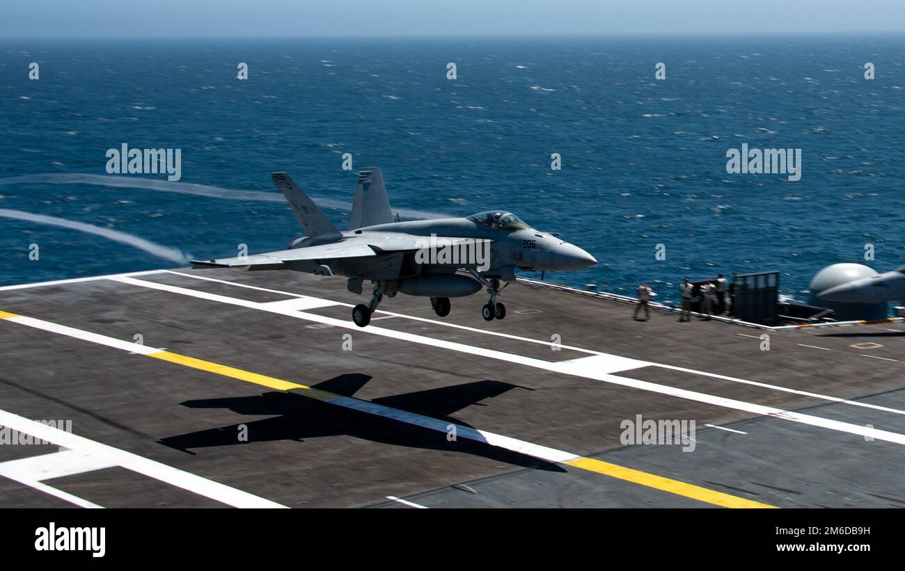 220424-N-MD461-1716 PACIFIC OCEAN (Apr. 24, 2022) – An F/A-18E Super ...