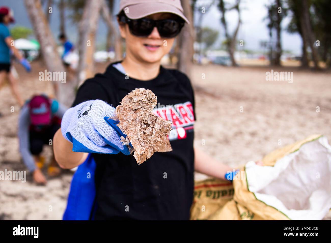 Cleaning beaches hawaii hi-res stock photography and images - Alamy