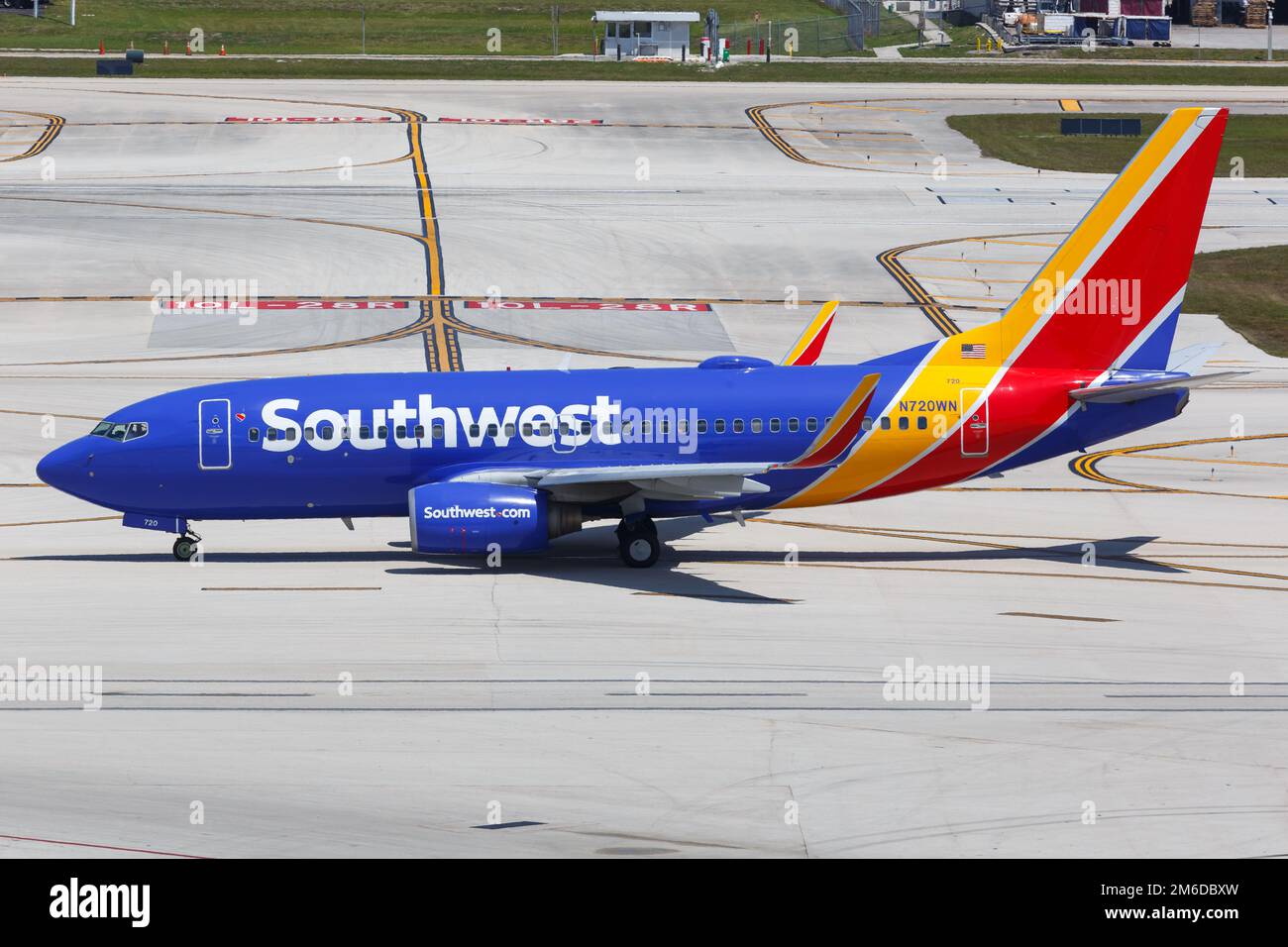Southwest airlines 737 700 hi-res stock photography and images - Alamy