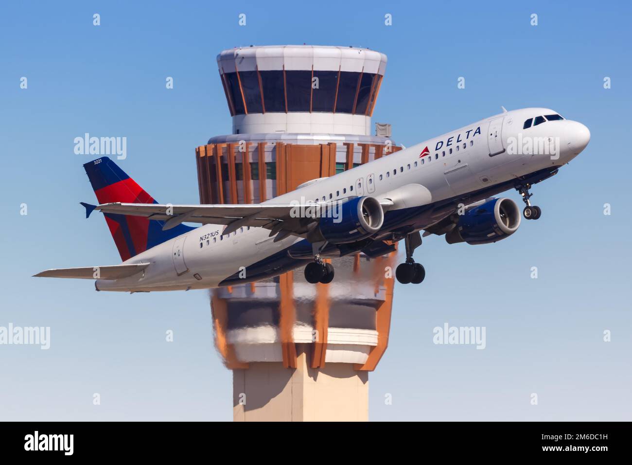 Delta Air Lines Airbus A320 airplane Phoenix airport Stock Photo - Alamy