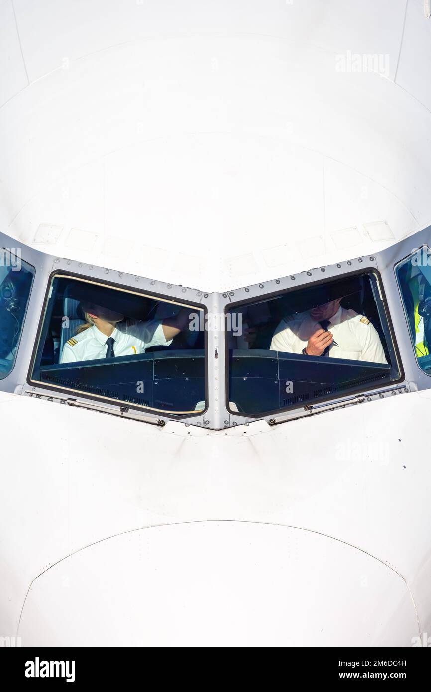 Cockpit Lufthansa Airbus airplane Stock Photo - Alamy