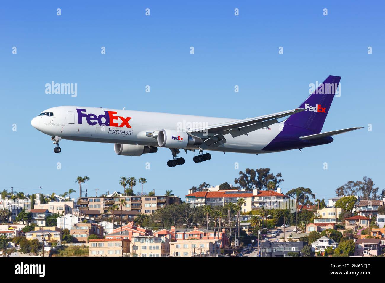 Fedex boeing 767 hi-res stock photography and images - Alamy