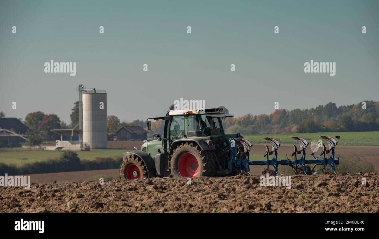 Ploughing farm field hi-res stock photography and images - Alamy