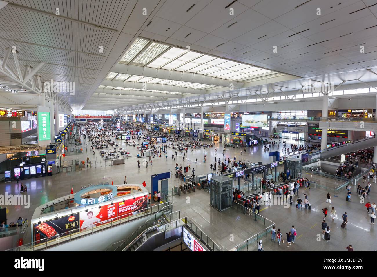 Shanghai Hongqiao railway train station in China Stock Photo - Alamy Shanghai Hongqiao railway train station in China Stock Photo - Alamy