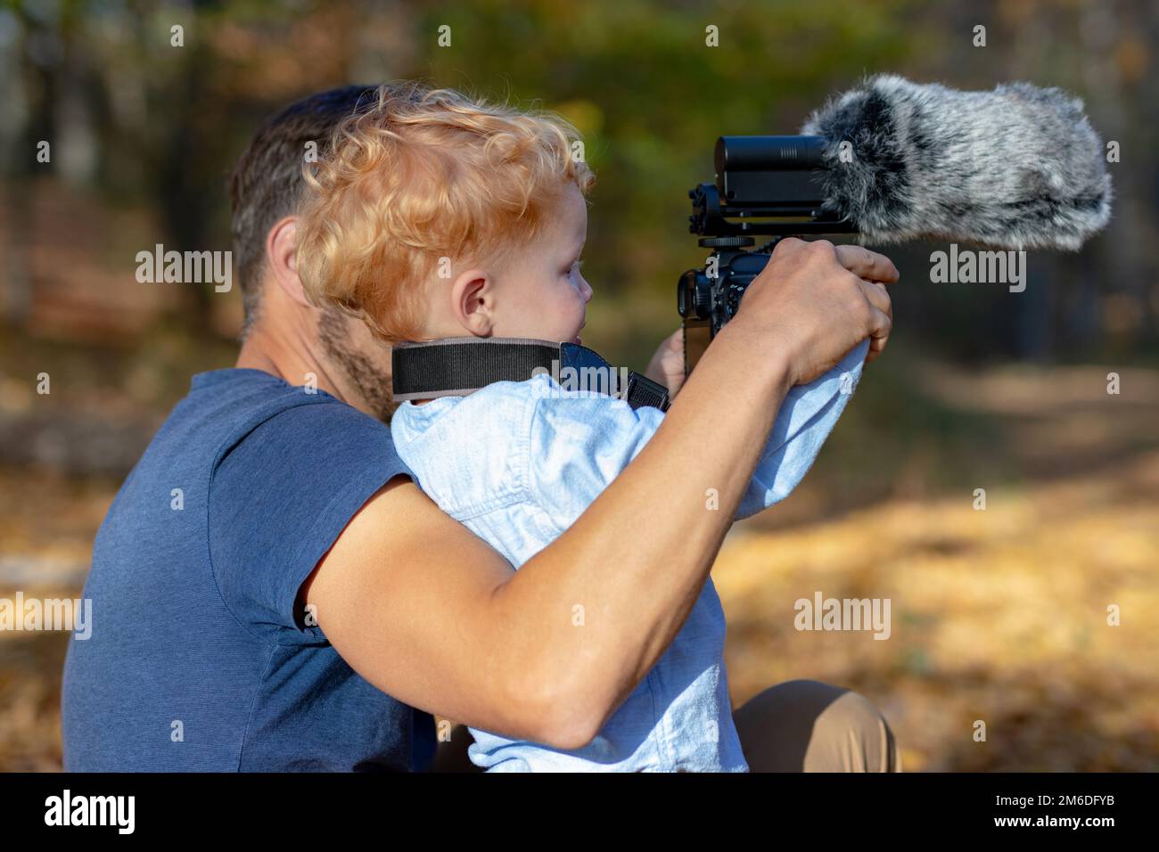 Dad teaching his son to take picture with camera Stock Photo - Alamy