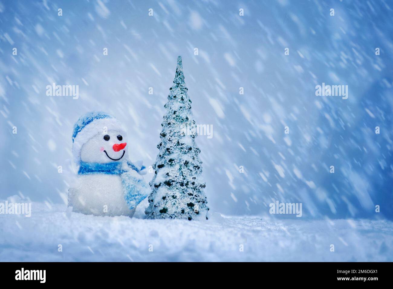 Snowman and tree in snowfall hi-res stock photography and images - Alamy