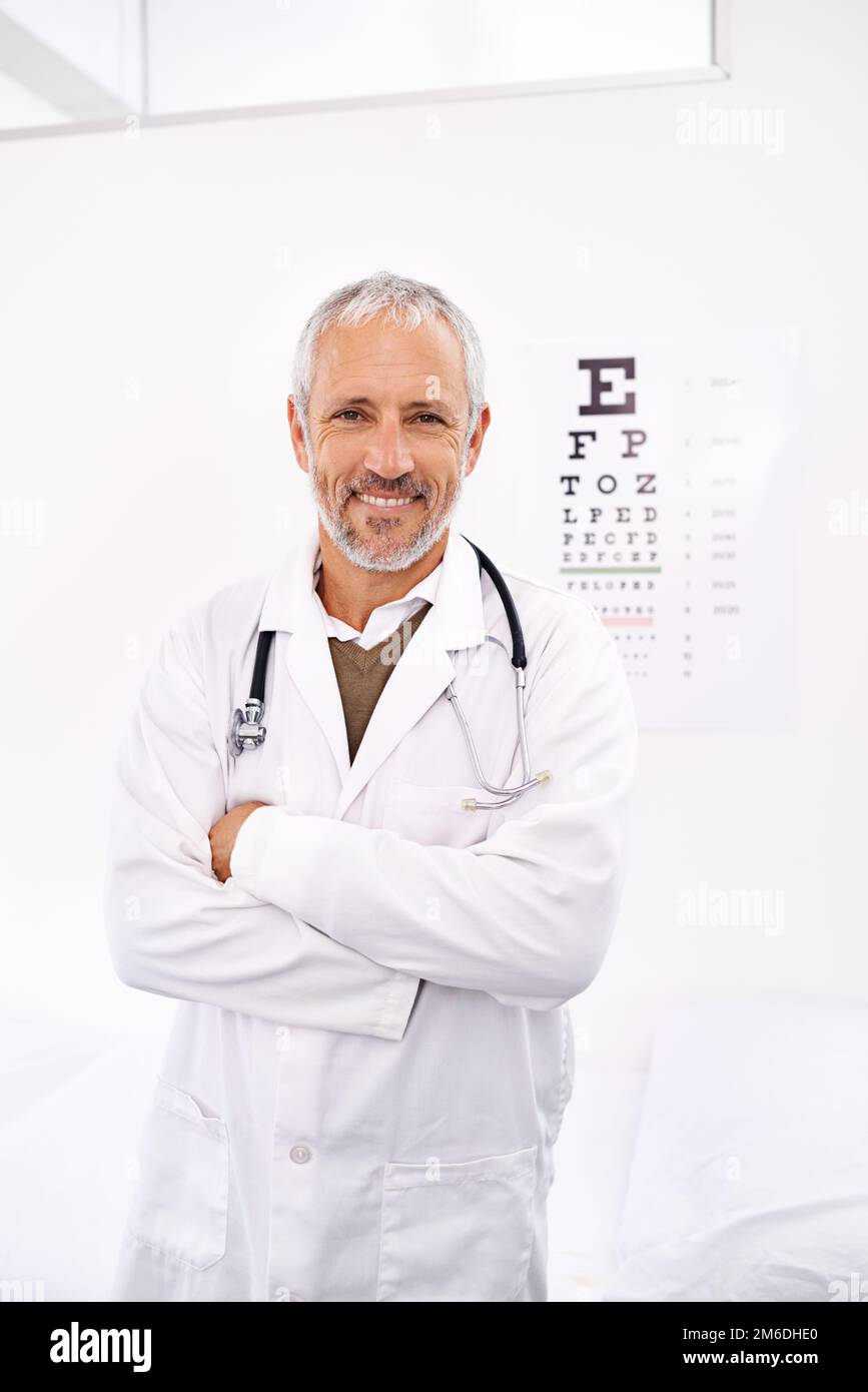 Eye chart worker hi-res stock photography and images - Alamy