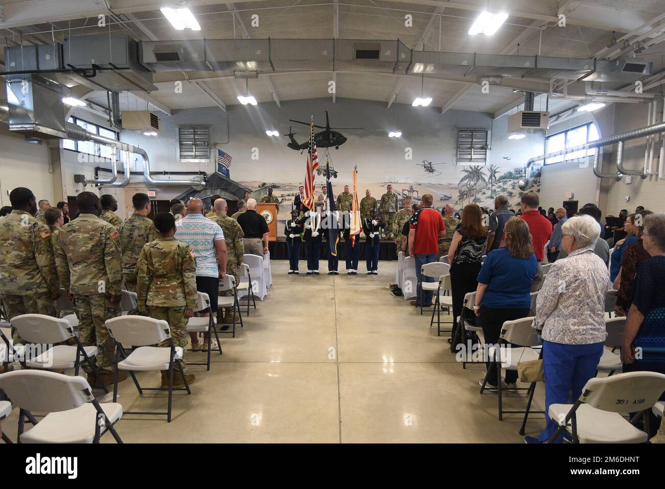 U.S. Army National Guard Soldiers with Headquarters Support Company ...