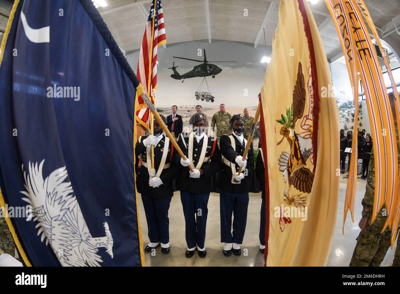 U.S. Army National Guard Soldiers with Headquarters Support Company ...