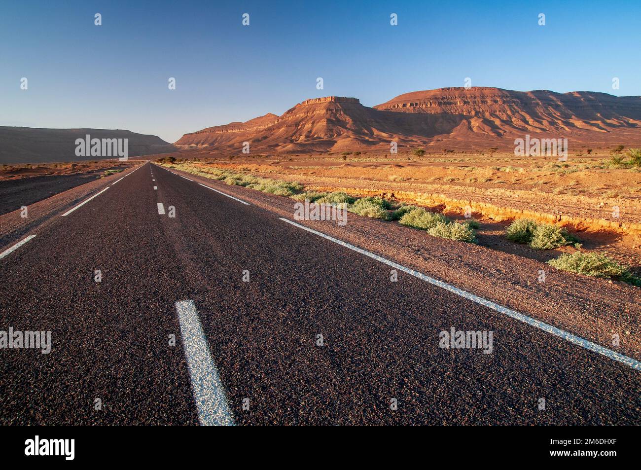 Asphalt road through the Moroccan desert Stock Photo - Alamy