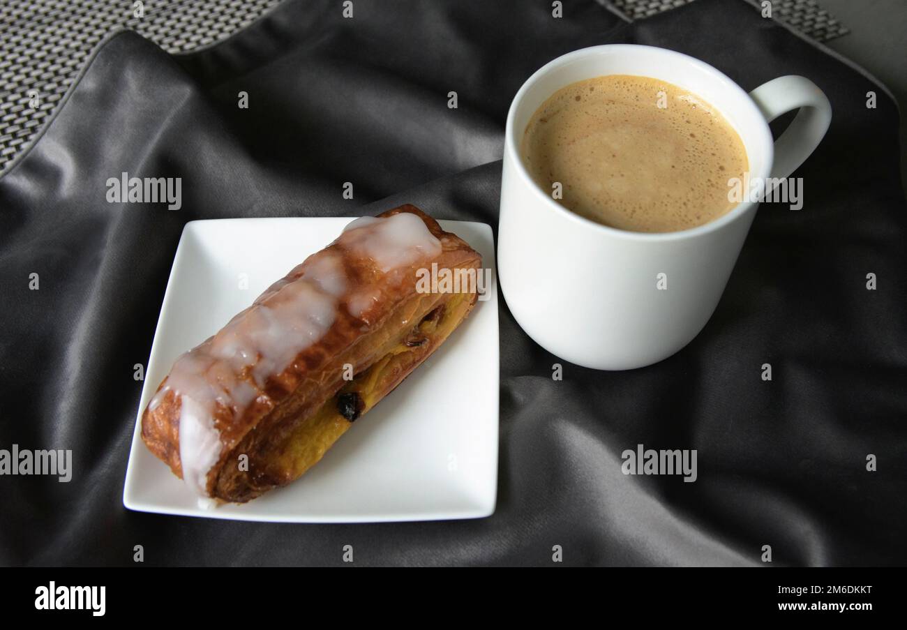 Cafe latte cake hi-res stock photography and images - Alamy