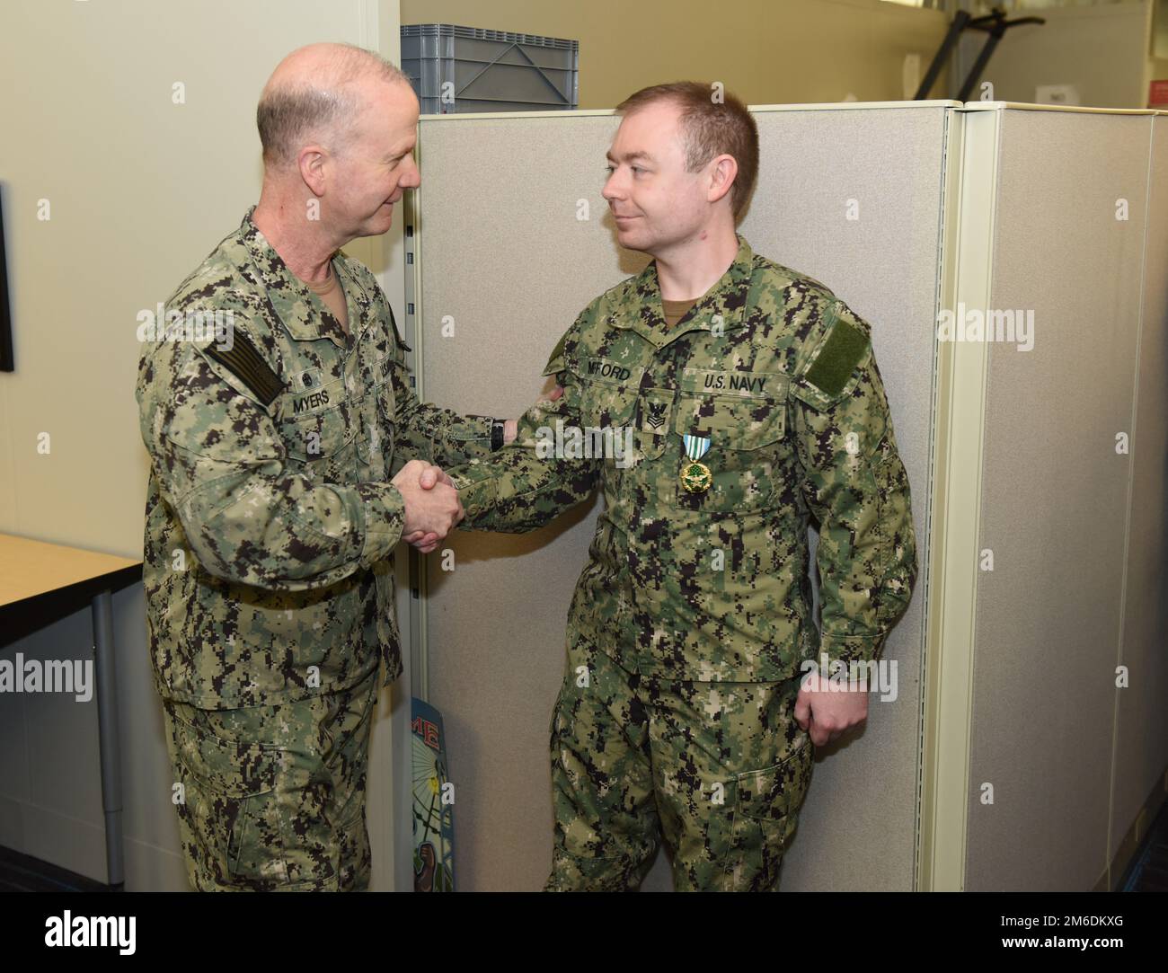 Joint service commendation medal hi-res stock photography and images ...