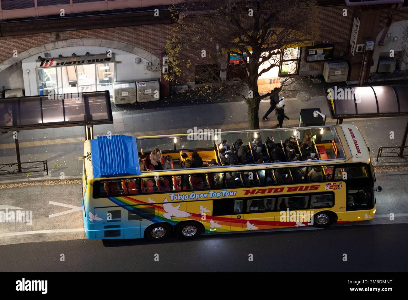 Tokyo, Japan. 3rd Jan, 2023. A hop on/hop off tour bus loading outside ...