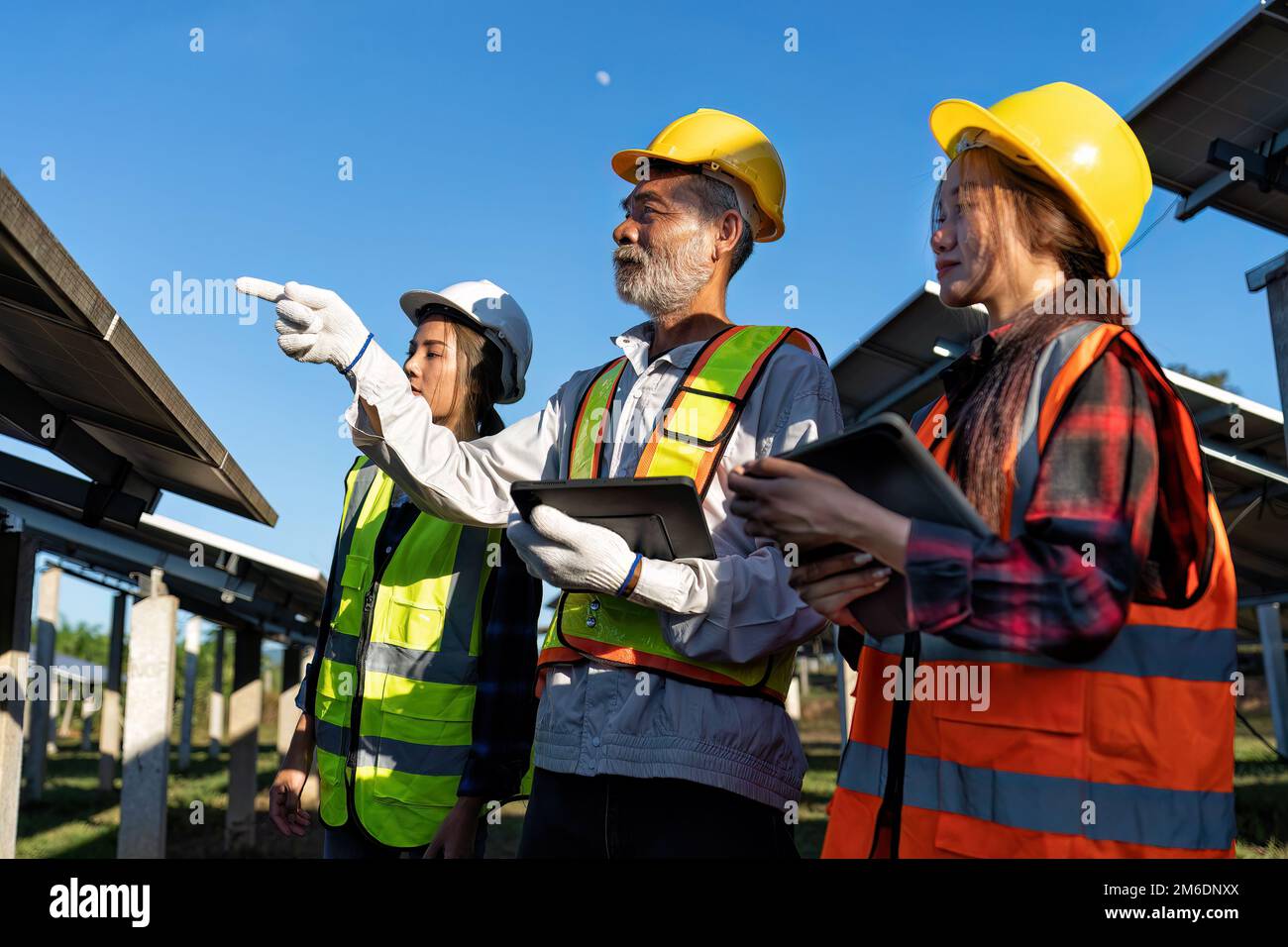 Senior maintenance technician at Solar farm explain photovoltaic panel ...