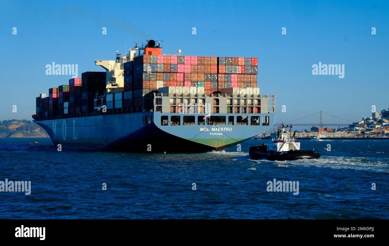 Container ship skyline hi-res stock photography and images - Alamy