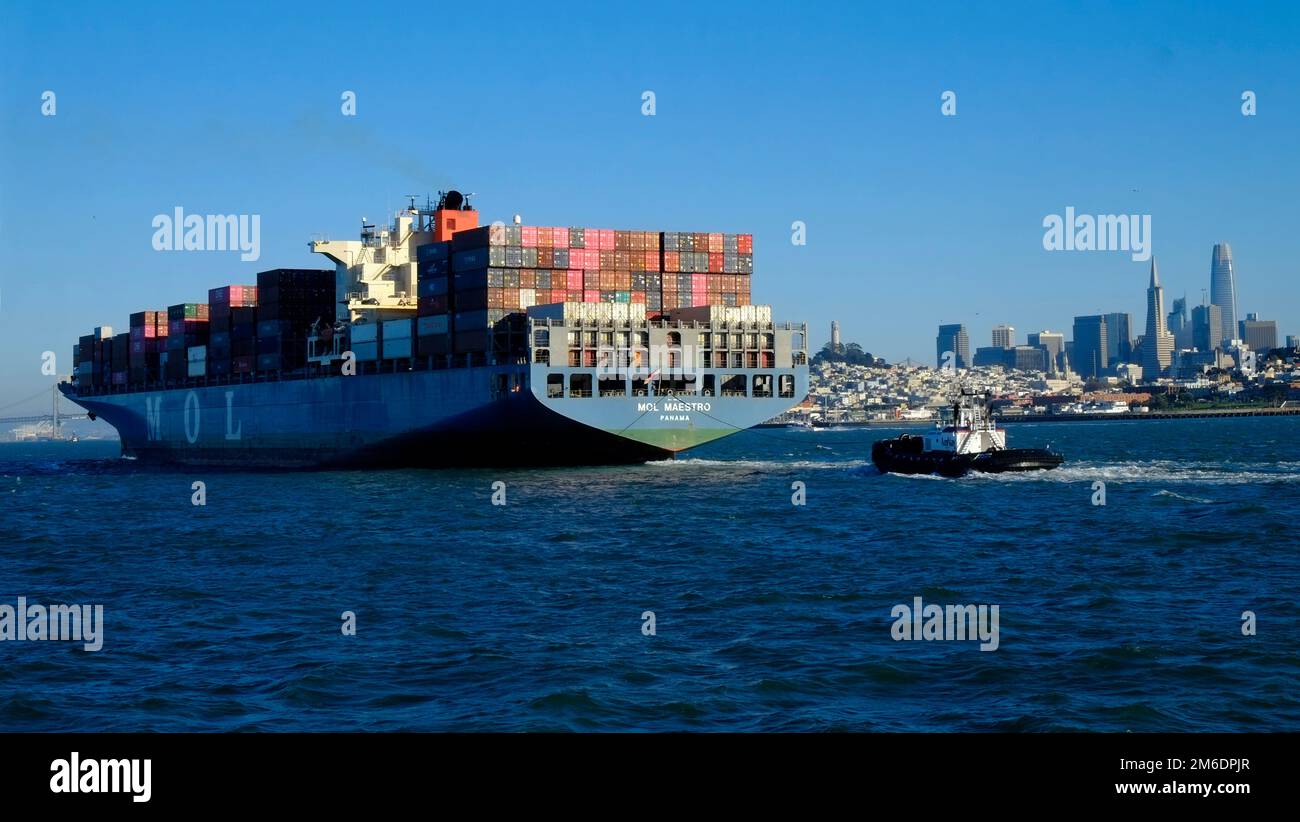 Container ship skyline hi-res stock photography and images - Alamy