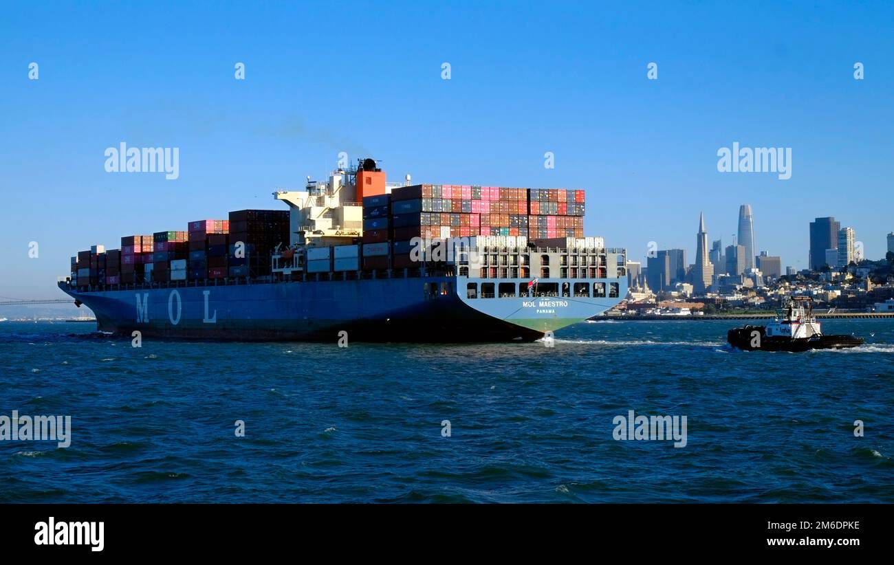 Containerumschlagsplatz hi-res stock photography and images - Alamy