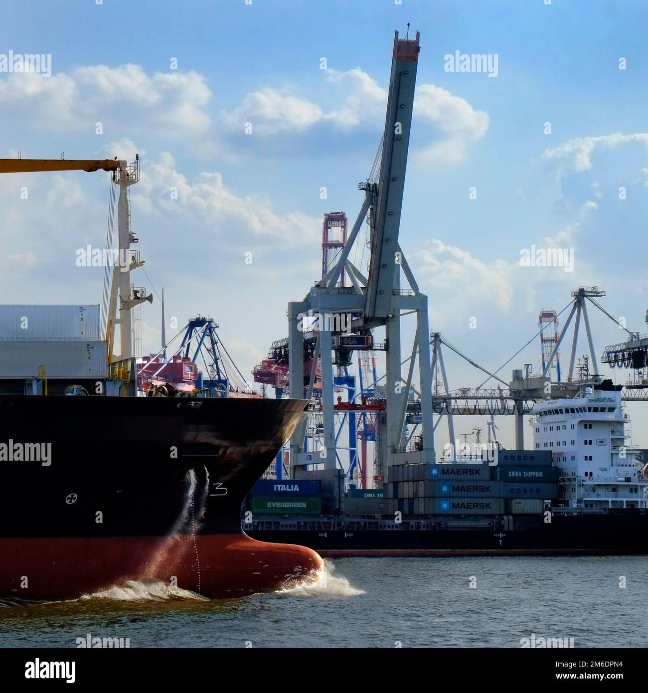 Container ships bow hi-res stock photography and images - Alamy