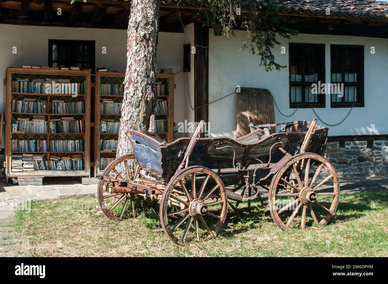 Old carriage house hi-res stock photography and images - Alamy