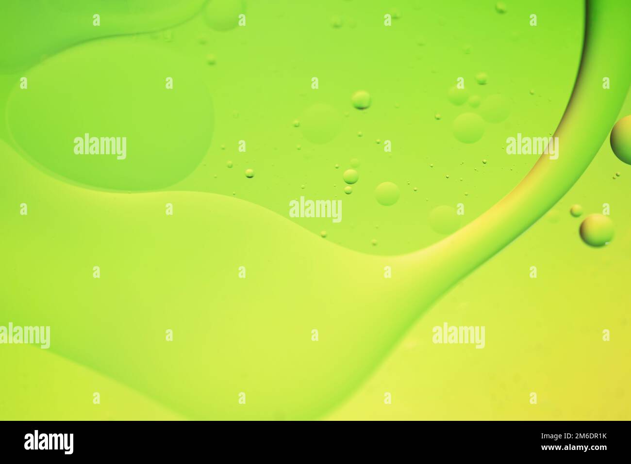 Oil drops in water. Defocused abstract psychedelic pattern image green ...