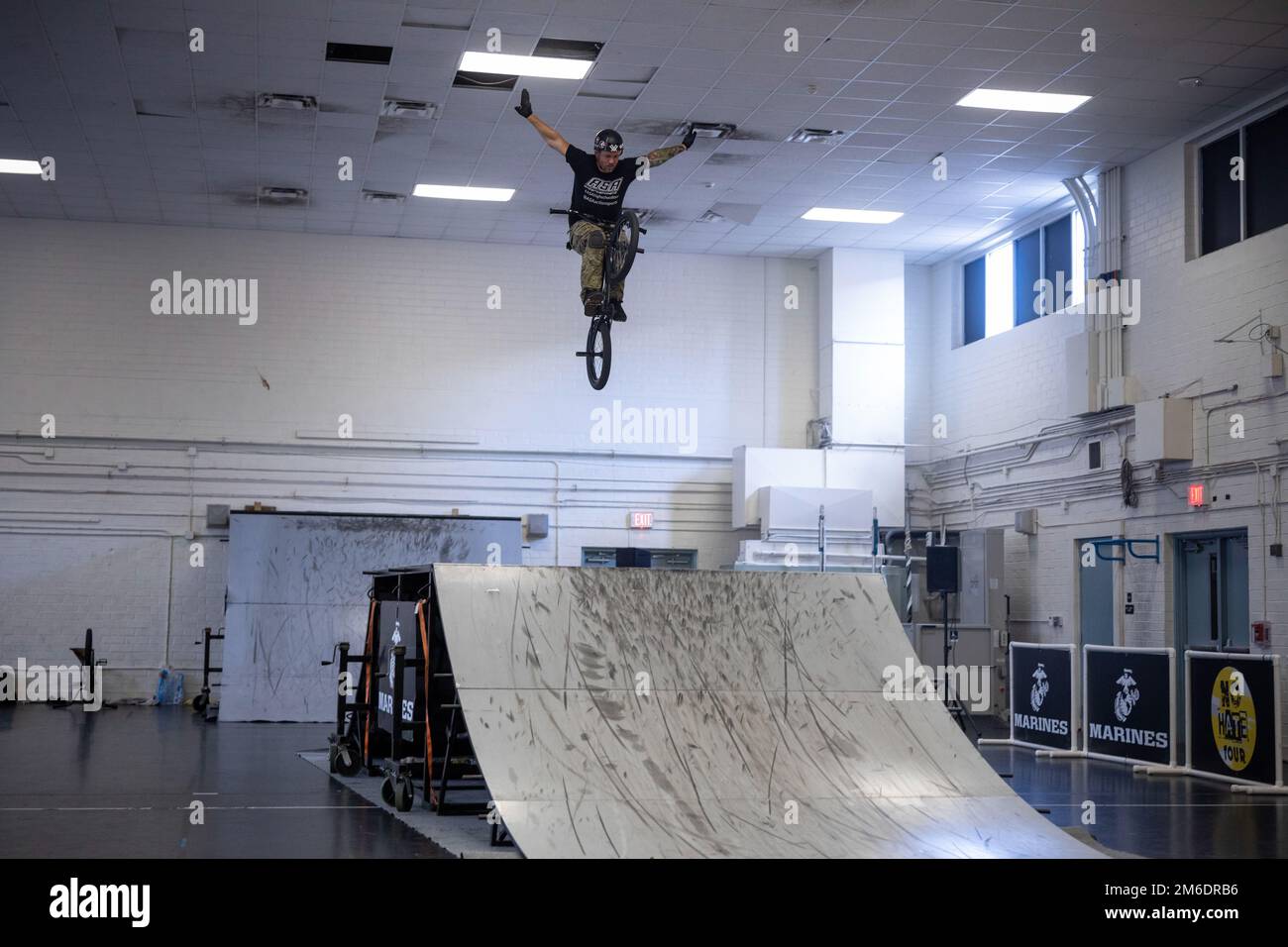 Bmx stunts hi-res stock photography and images - Alamy