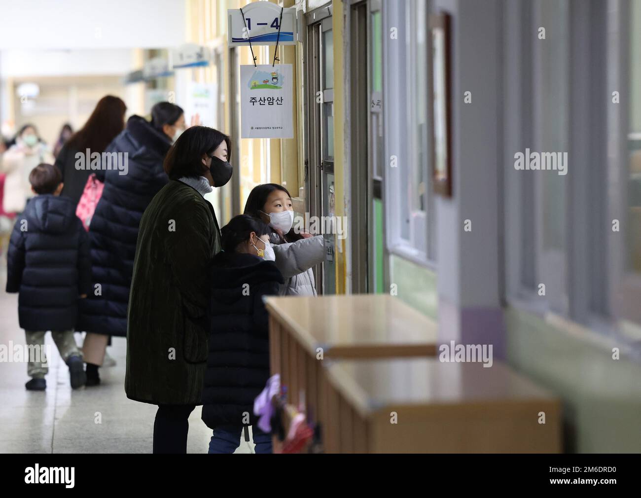 South Korea, 04th Jan, 2023. Prospective elementary schoolers Prospective students and their ...