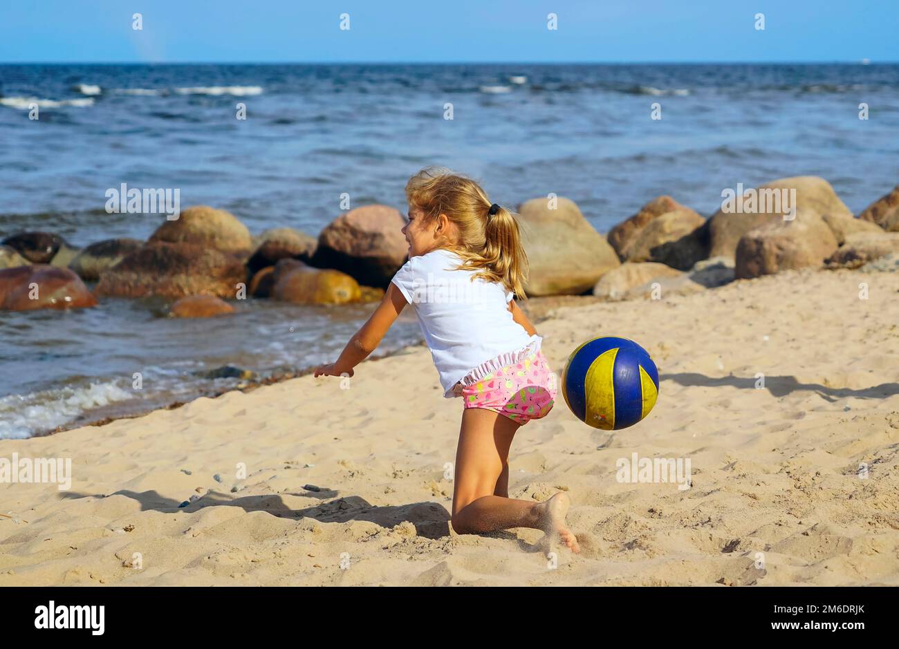 Girl catch ball hi-res stock photography and images - Alamy