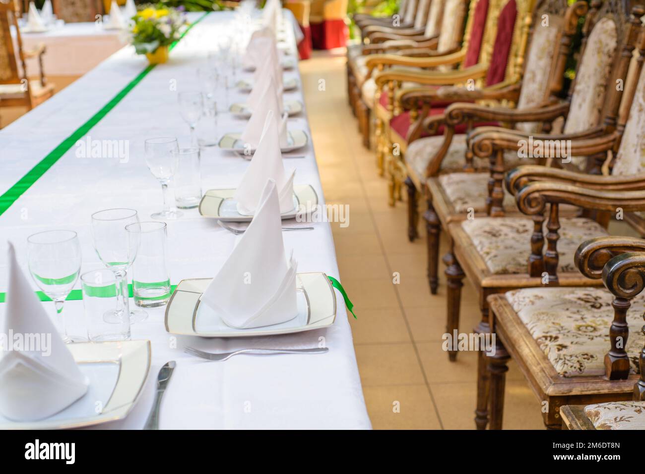 Long dining table with chairs hi-res stock photography and images - Alamy