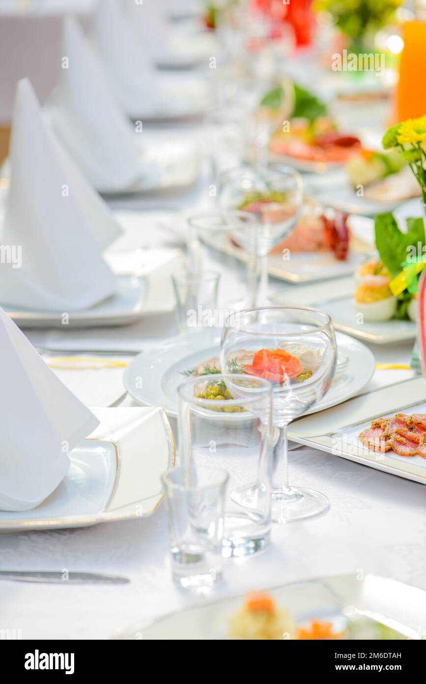 Food and drinks served hi-res stock photography and images - Alamy