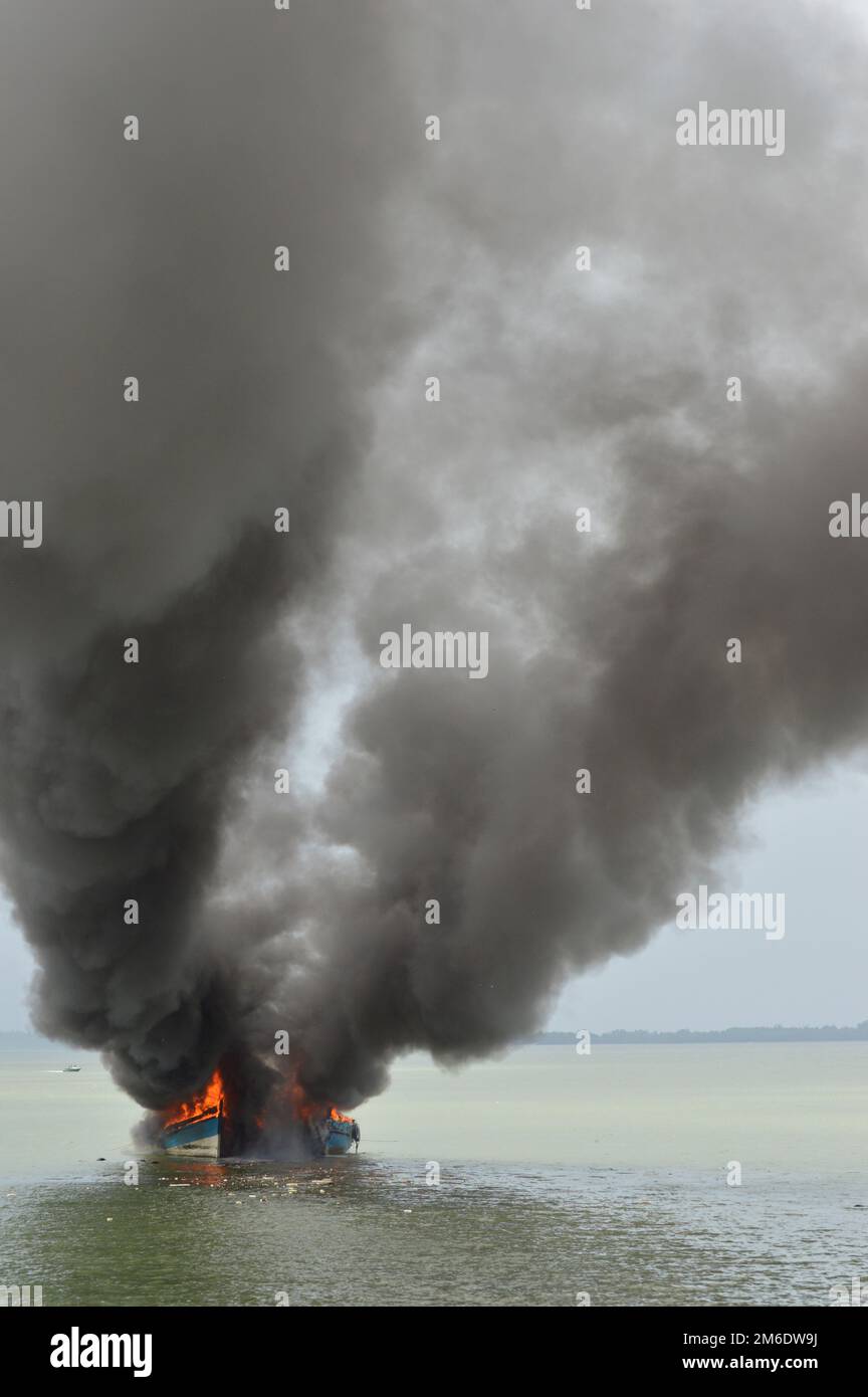 Explosions fishing boat Stock Photo - Alamy