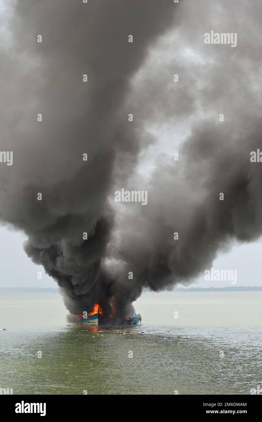 Explosions fishing boat Stock Photo - Alamy