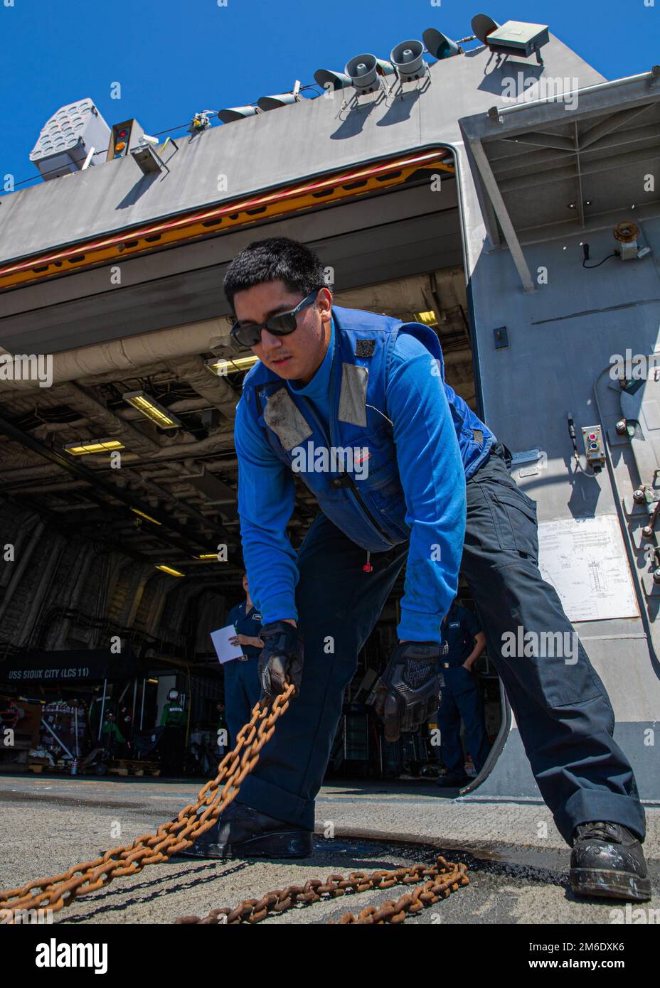 X chock hi-res stock photography and images - Alamy