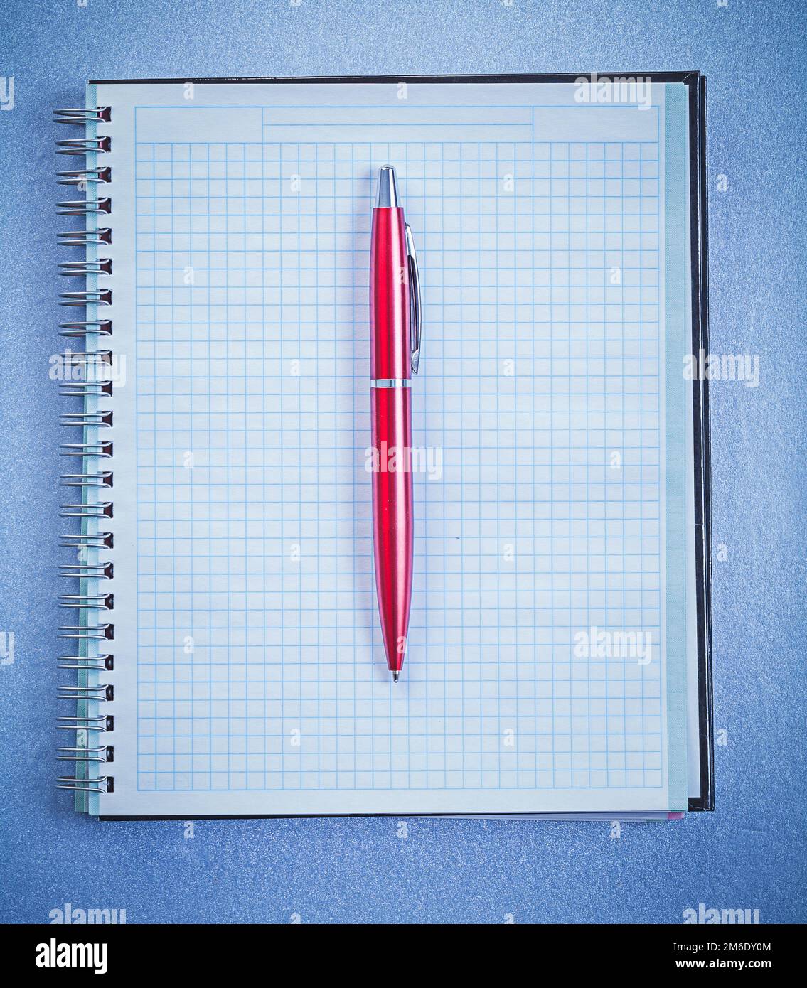 Red ballpoint pen blank note pad office concept Stock Photo - Alamy