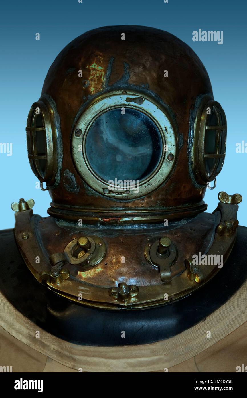 Diving helmet hi-res stock photography and images - Alamy
