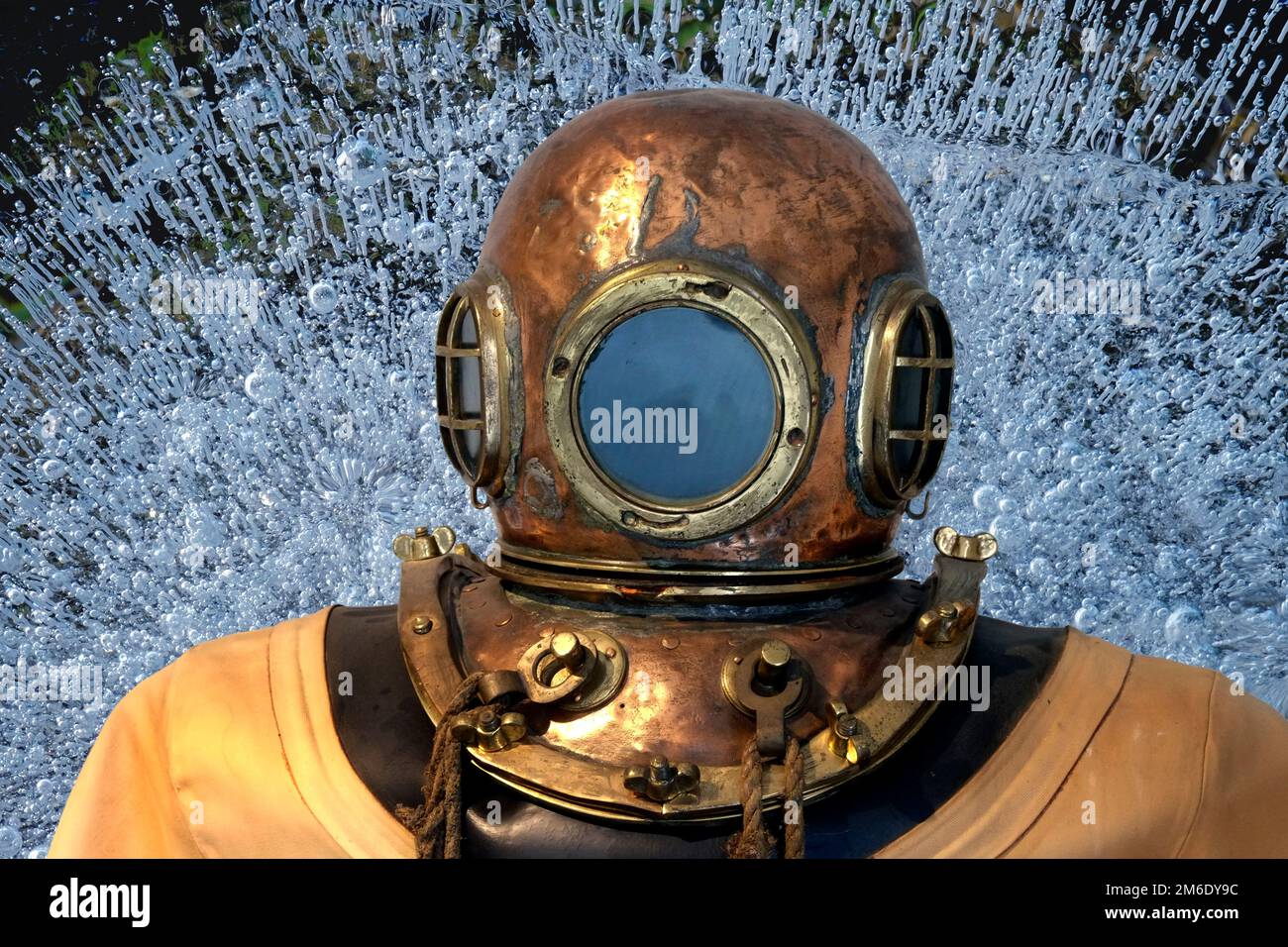 Diver helmet hi-res stock photography and images - Alamy
