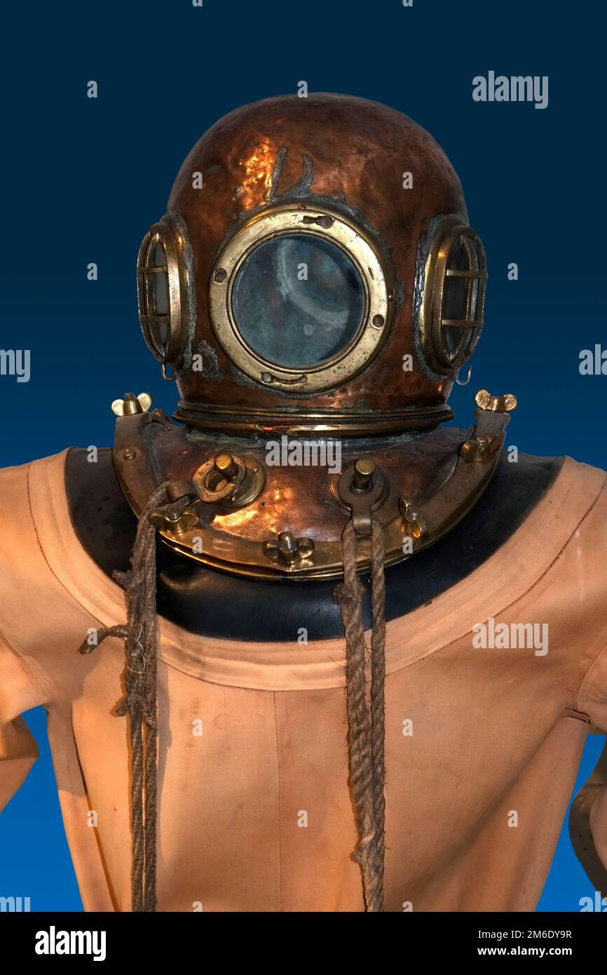 Diving helmet hi-res stock photography and images - Alamy