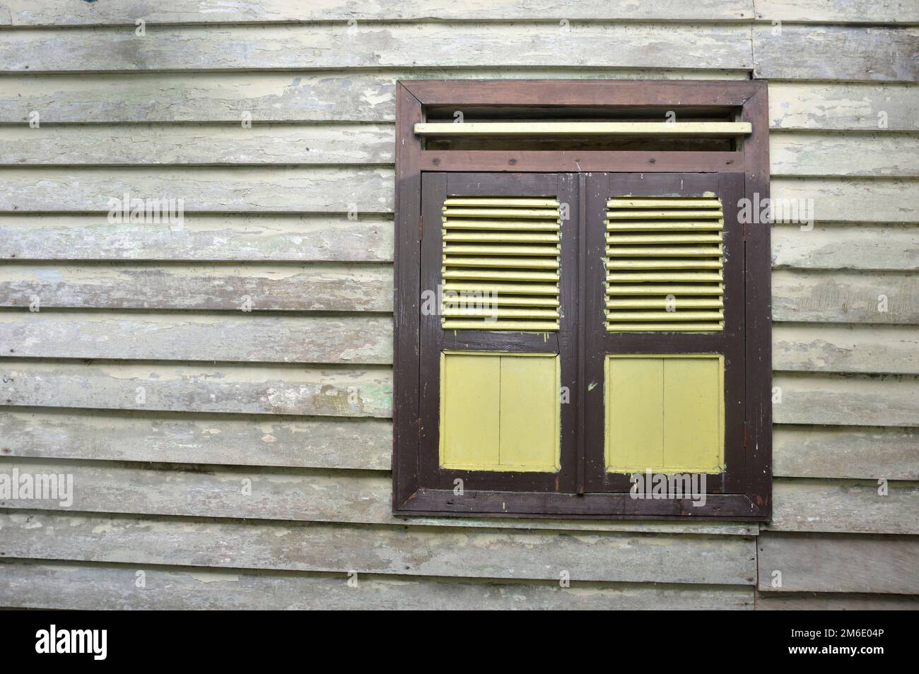 Old rustic windows hi-res stock photography and images - Alamy