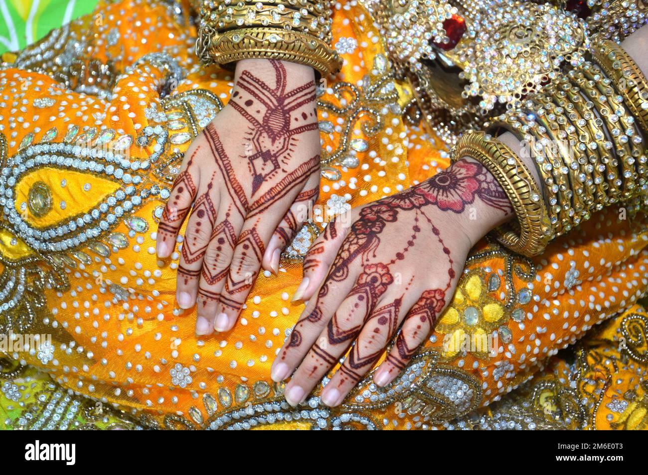 Henna fingers hi-res stock photography and images - Alamy