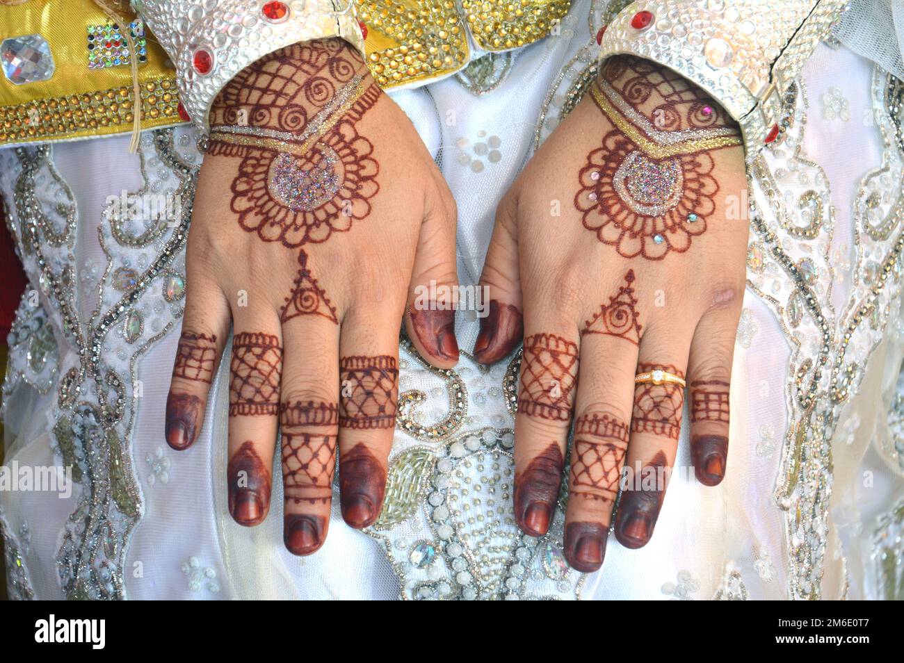 Henna fingers hi-res stock photography and images - Alamy