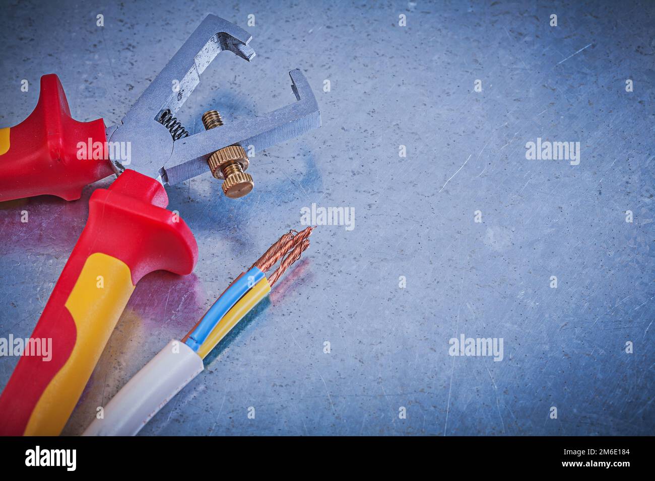 Composition of insulation strippers electrical wires on metallic ...