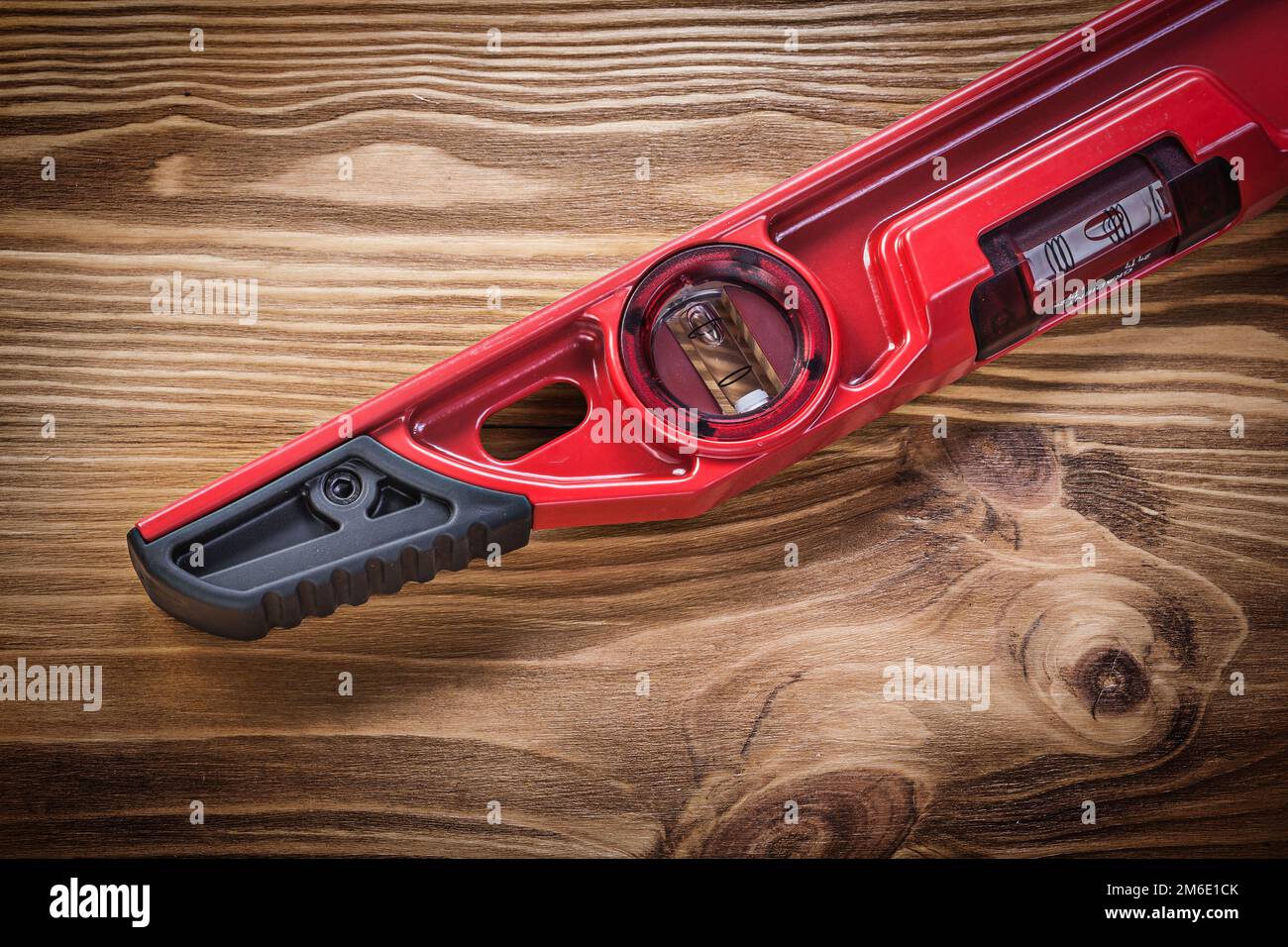 Construction level on vintage wooden board top view Stock Photo - Alamy