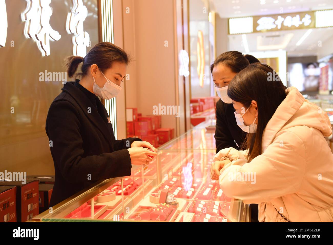 RENHUAI, CHINA - JANUARY 4, 2023 - People choose gold ornaments for the ...