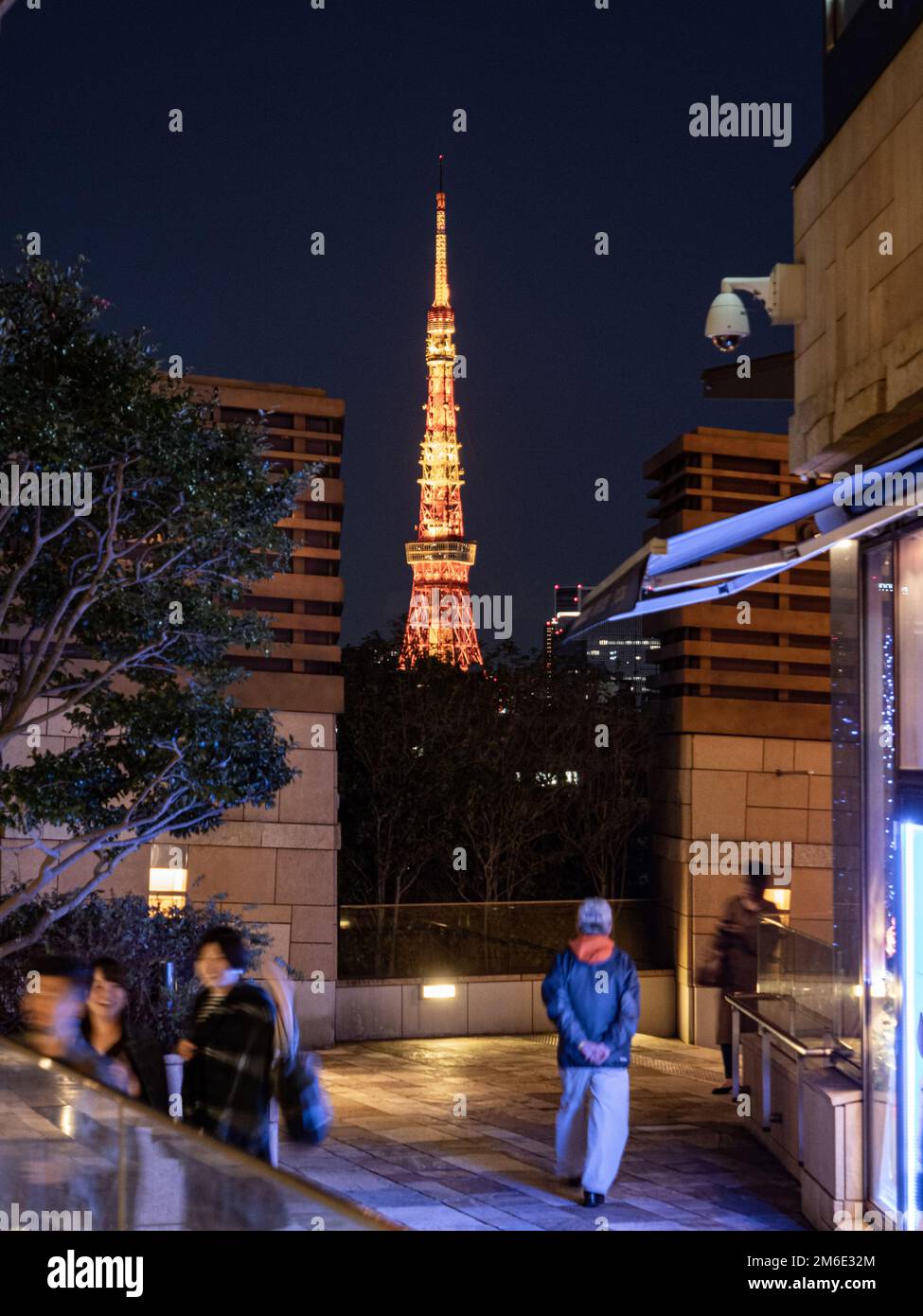 Tokyo, Japan - 17 11 19: Tokyo tower at night, taken from the base of ...