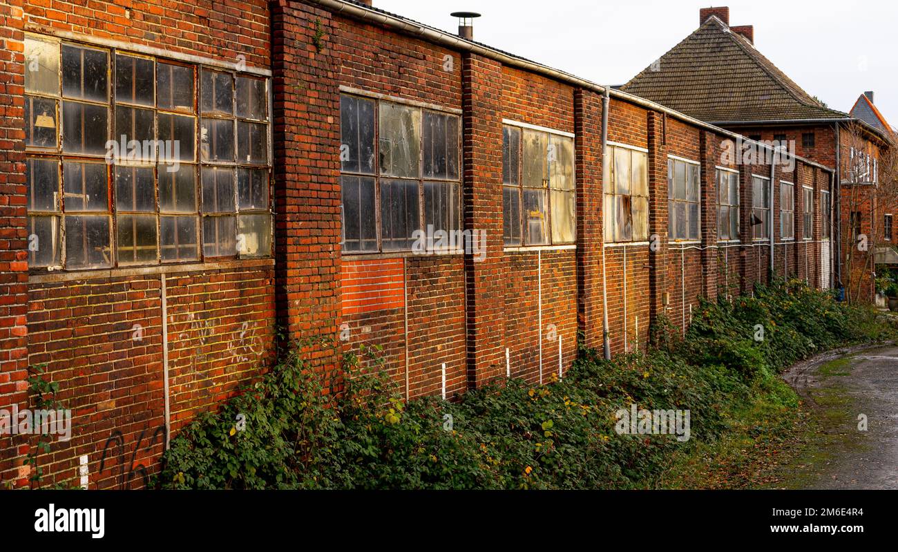 Old wall and windows hi-res stock photography and images - Alamy