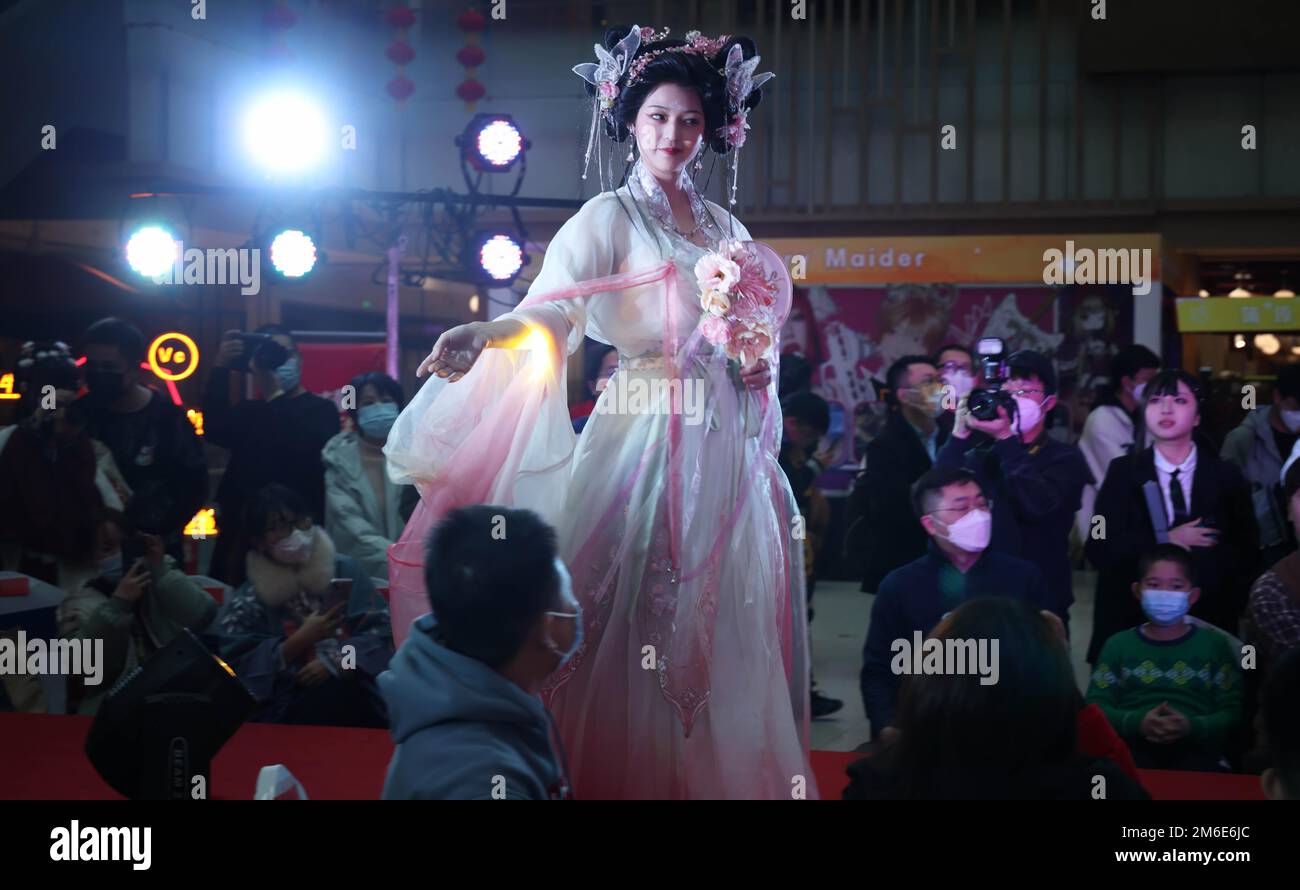 A Hanfu Show was held in a shopping mall to celebrate the New Year in ...