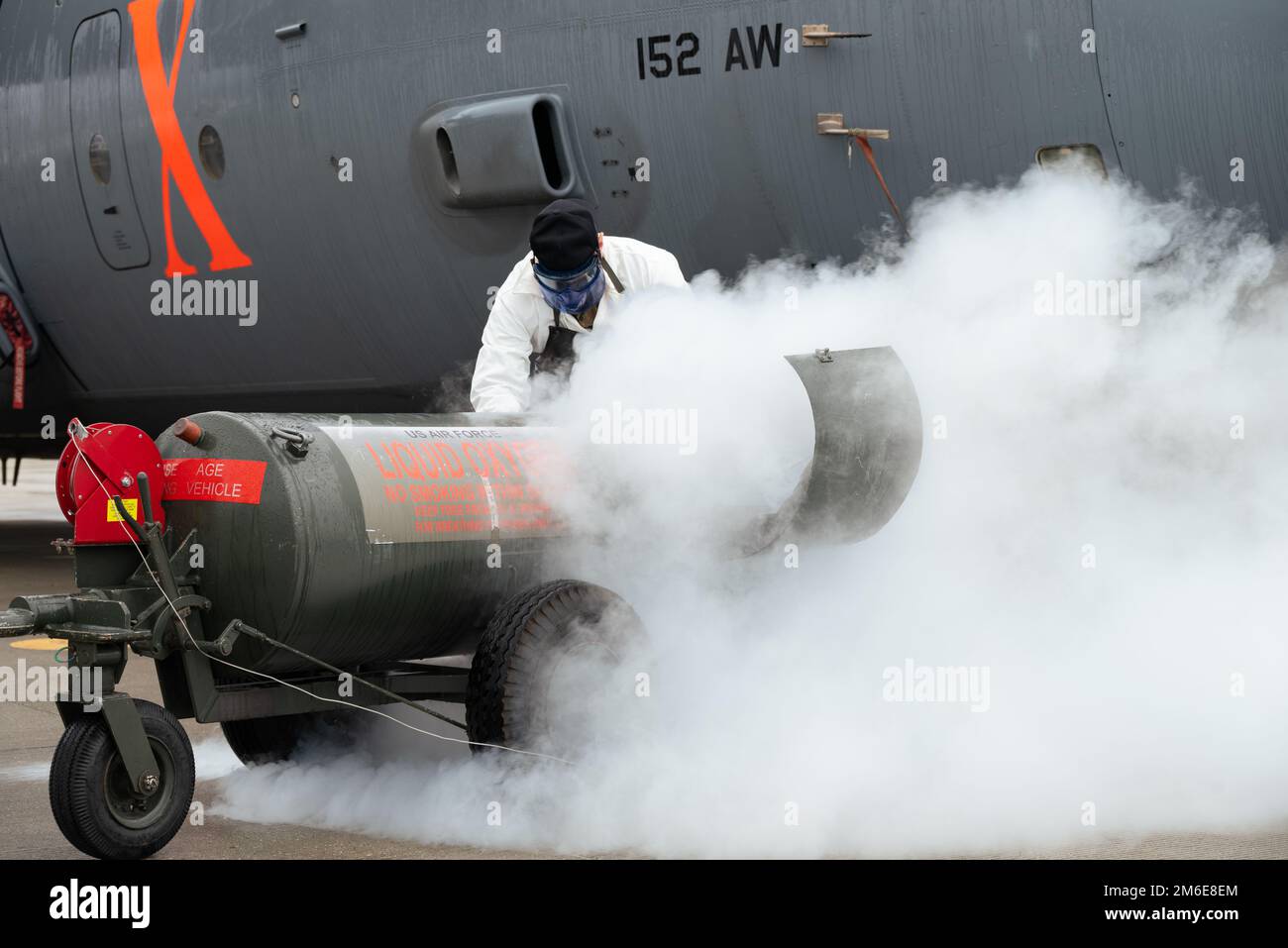 Modular airborne firefighting systems hi-res stock photography and ...