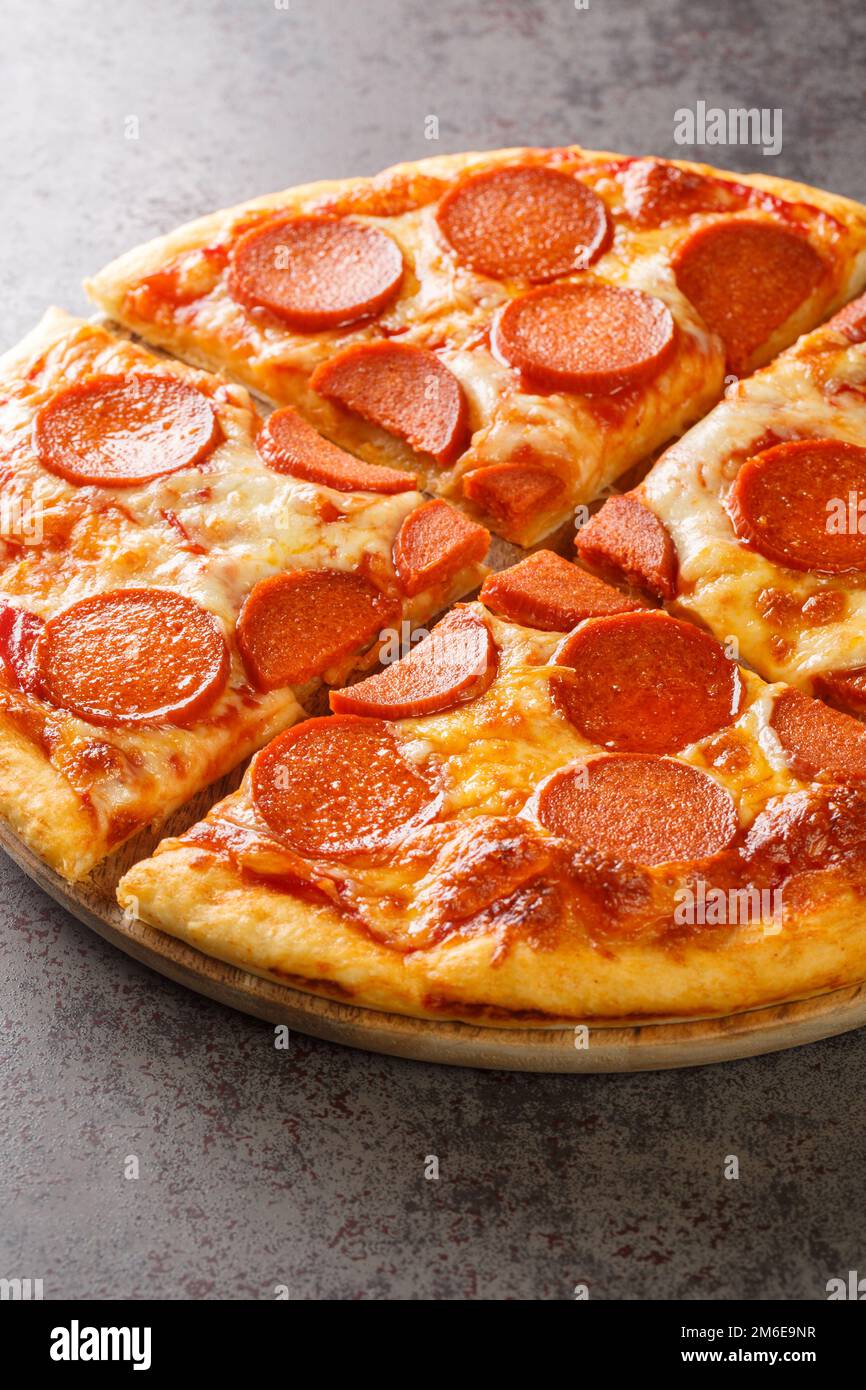 Spicy pepperoni pizza hi-res stock photography and images - Alamy