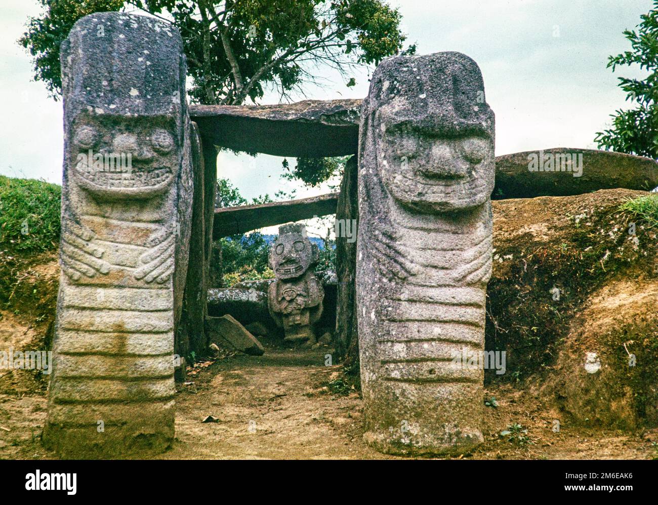 Pre colombian statues colombia hi-res stock photography and images - Alamy