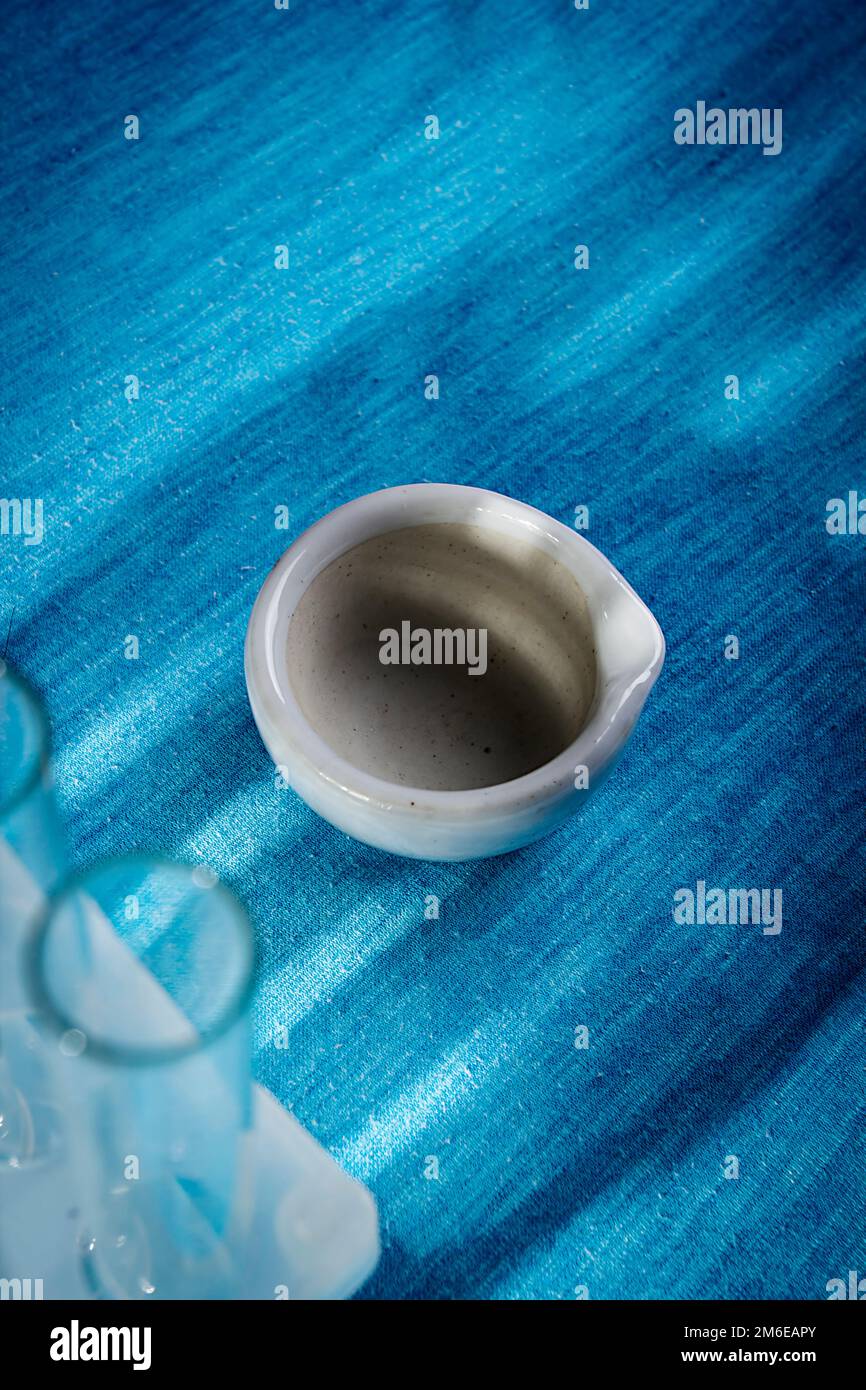 Science laboratory glassware hi-res stock photography and images - Alamy