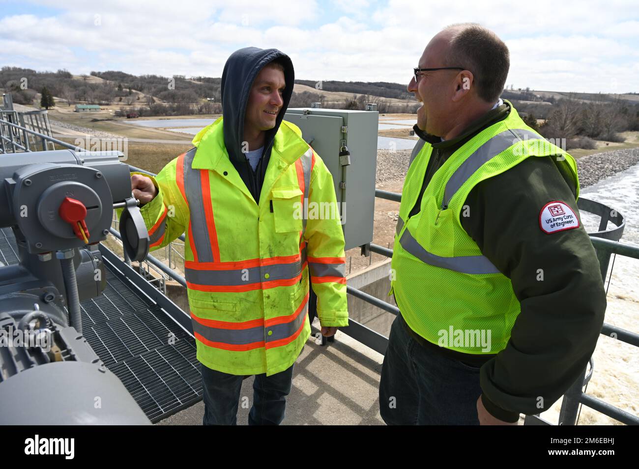 Joel Zietz, left, and Chris Botz, U.S. Army Corps of Engineers, St ...